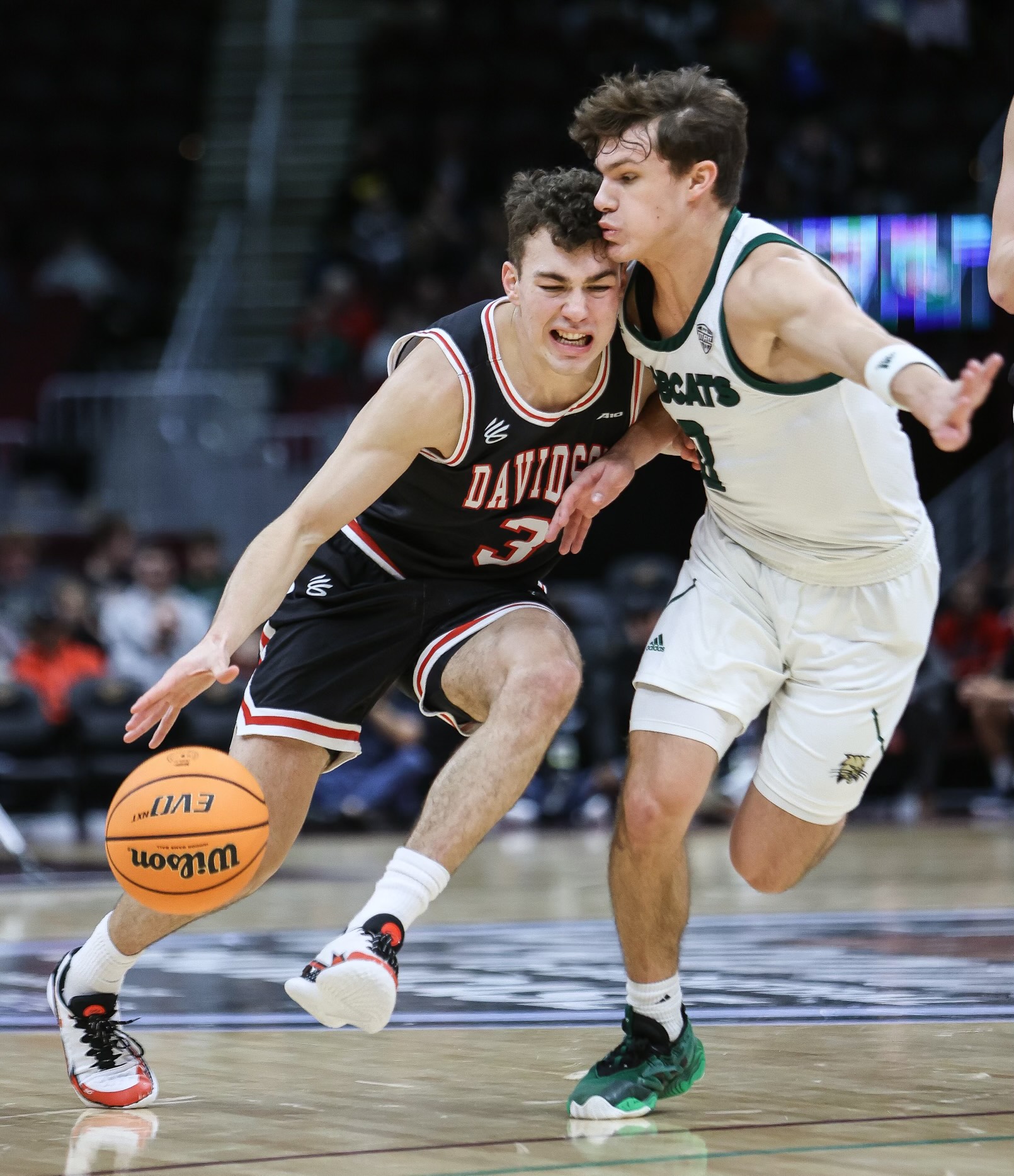 Davidson Survives against Ohio 72-69 in Legends of Basketball Showcase ...