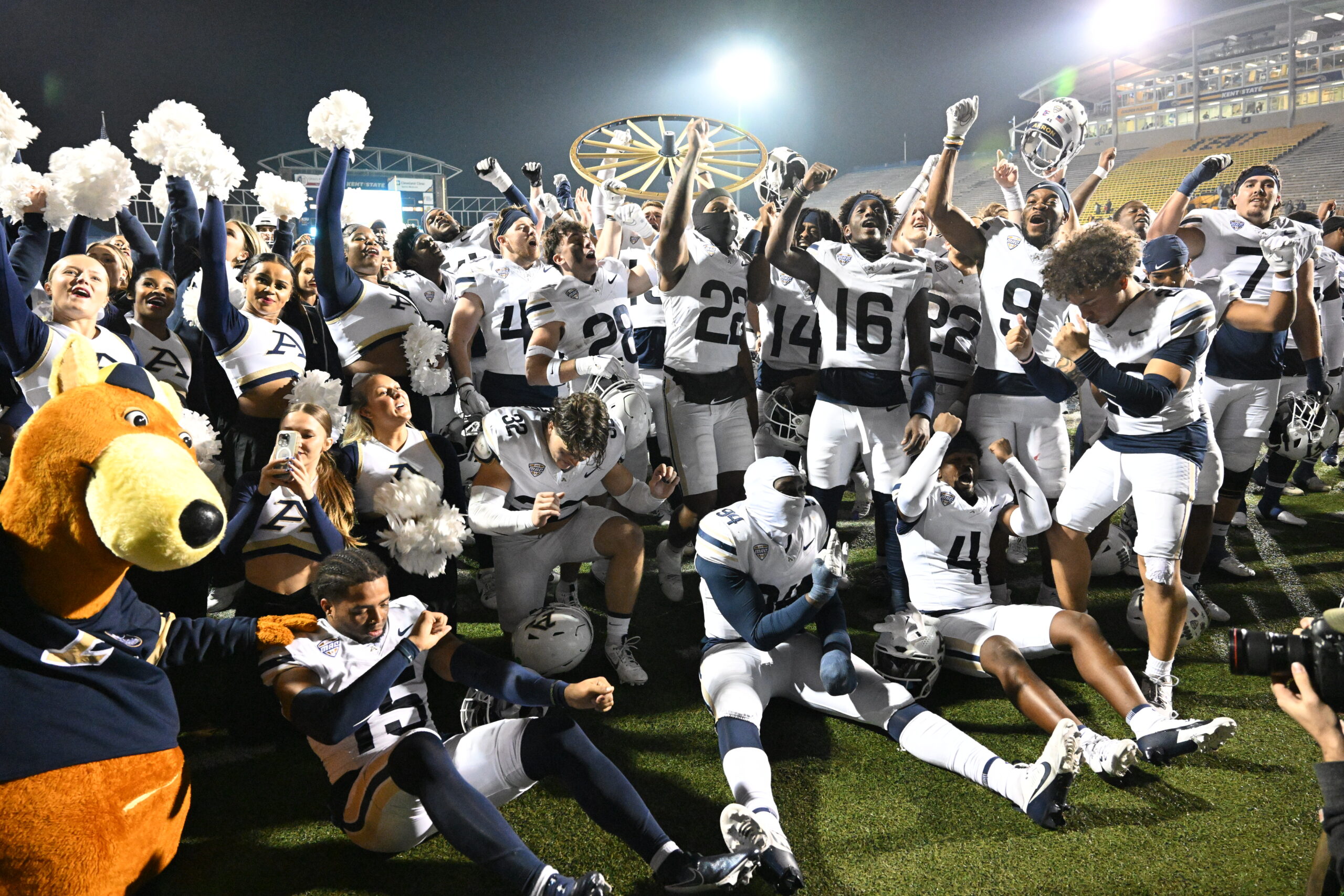 Akron Claims Back-to-Back Victory's Over Rival Kent State 38-17 - Kee ...